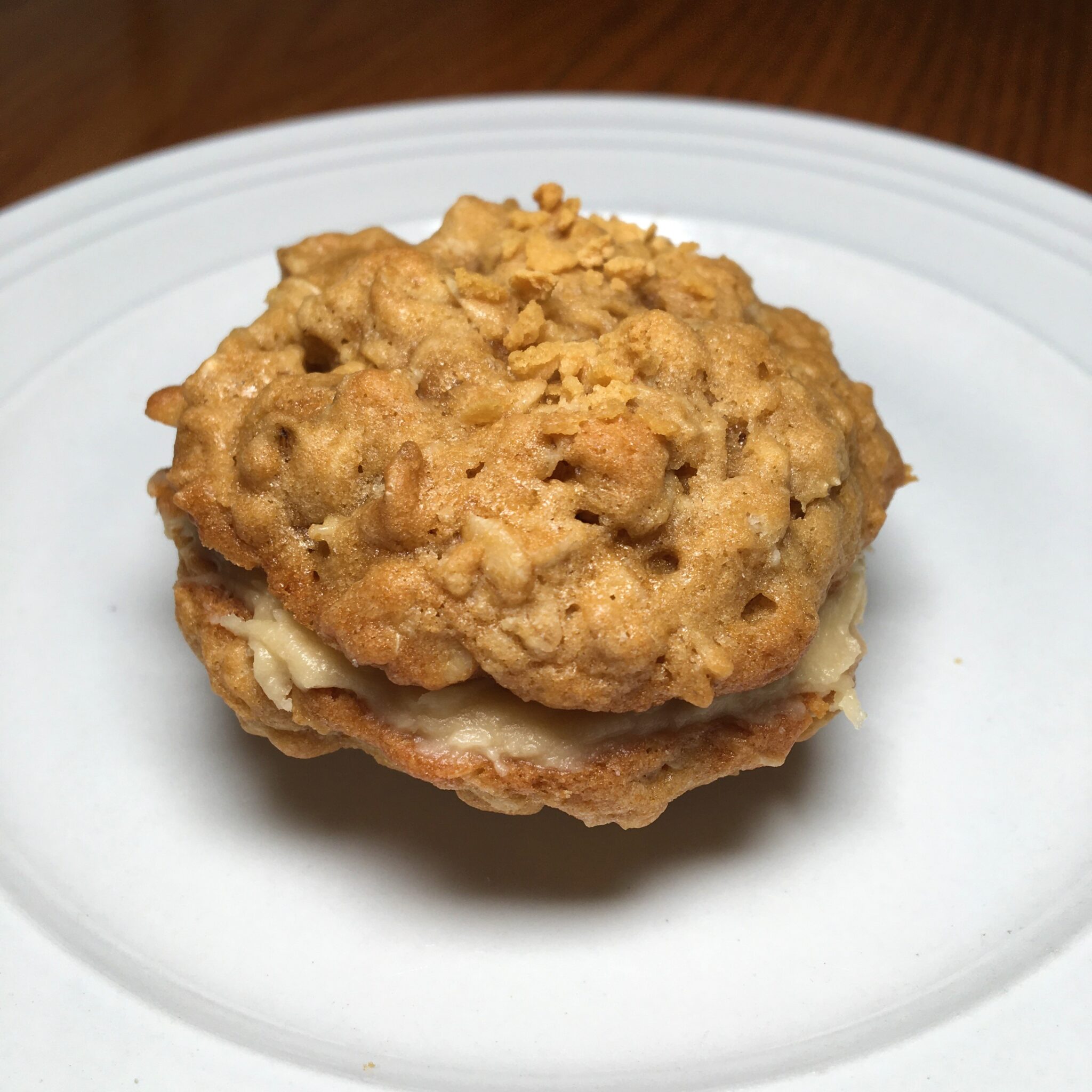 Maple sandwich cookies-maple icing + oatmeal. So good! - Supperstruck